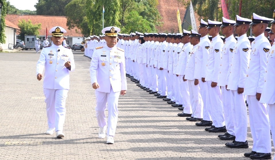 Prajurit Baru Siap Perkuat Pertahanan Maritim, Wadan Kodiklatal Lantik ...